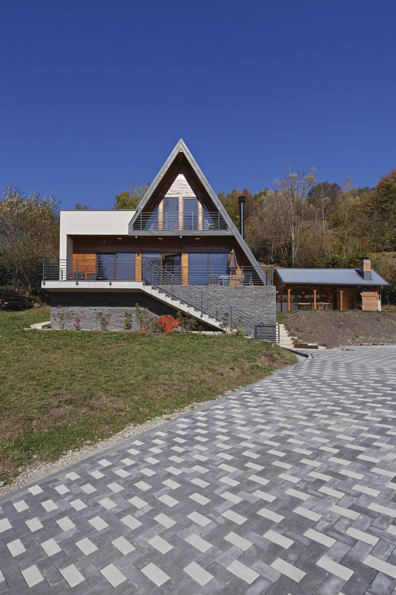 Modernul întâlnește confortul, într-o casă pe Valea Doftanei - Casa ...